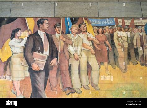 Max Lingner Mural At The Detlev Rohwedder House Construction Of The