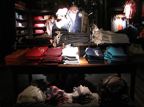 Hollister - Ispira.Blog