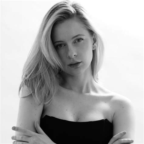 Ania Godina • Threads Say More