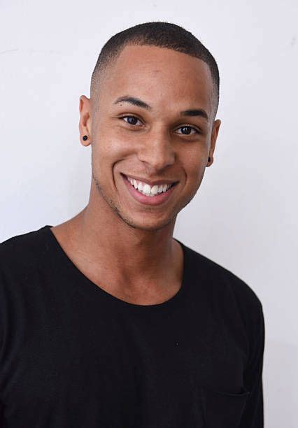 Devin Harrison Attends The Mr Shaun Ross Presentation During Spring Artofit