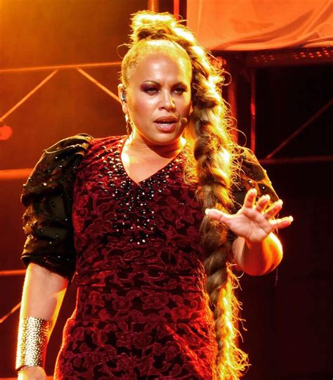 Media Laila Adèle Official