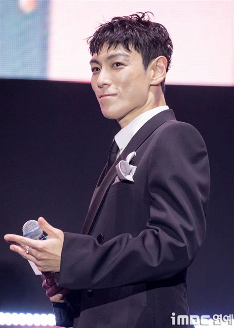 포토 최승현 벌이 앉을 것 같은 어깨 타노스