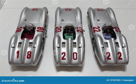 Cmc 118 Scale Model Car German Silver Arrows Mercedes Benz W196r