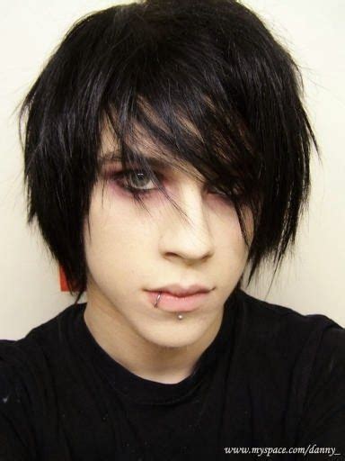 Hairsttyle With Emo Side Fringe For Men Emo Haircuts Emo Hairstyles