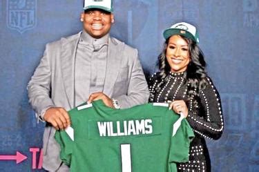 Nicole Lynn De Abogada A ícono De La Nfl