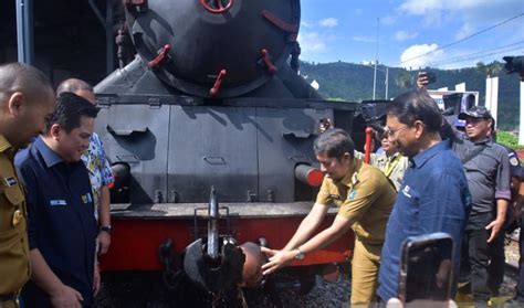 Hore Mak Itam Kereta Api Wisata Legendaris Di Sawahlunto Kembali Beroperasi Okezone Travel