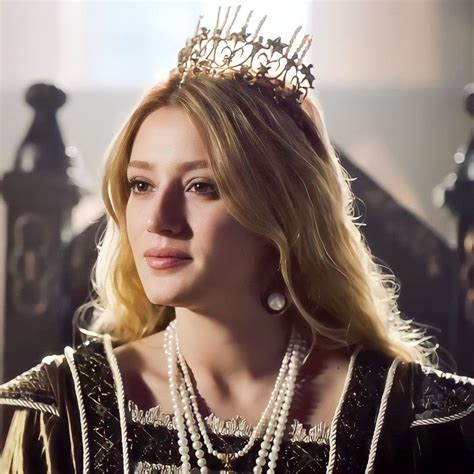 Пин от пользователя Hala 🦋 на доске المشاهير Стиль девушки