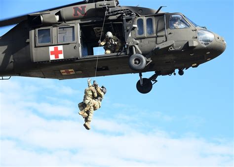 Sere Nebraska National Guard Team Up For Hoist Training Article