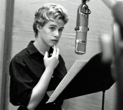 40 Portrait Photos Of A Young Carole King From Between The 1950s And