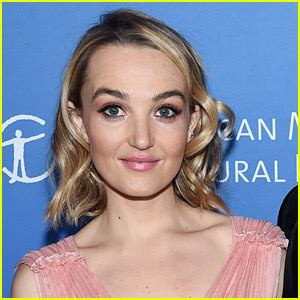 ‘father Of The Bride Remake Adds ‘snls Chloe Fineman In Major Role