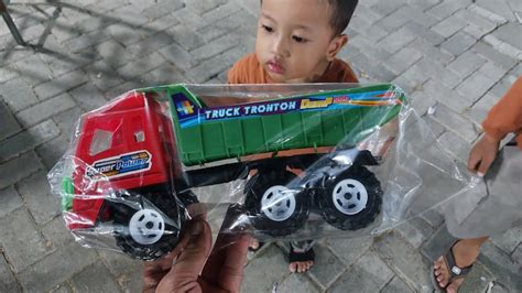 Keseruan Adek Kakak Mencari And Membeli Mainan Youtube