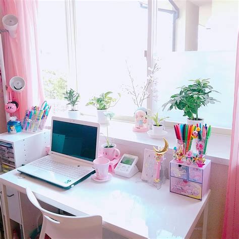 Cute Desk Area Makeover With Plants