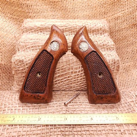 Vintage Sandw J Frame Square Butt Magna Style Grips Checkered Black