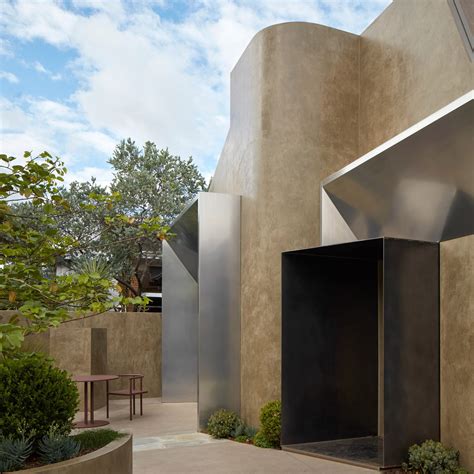 Atelier Andy Carson Finishes Sydney Coastal Home With Stone And Bronze
