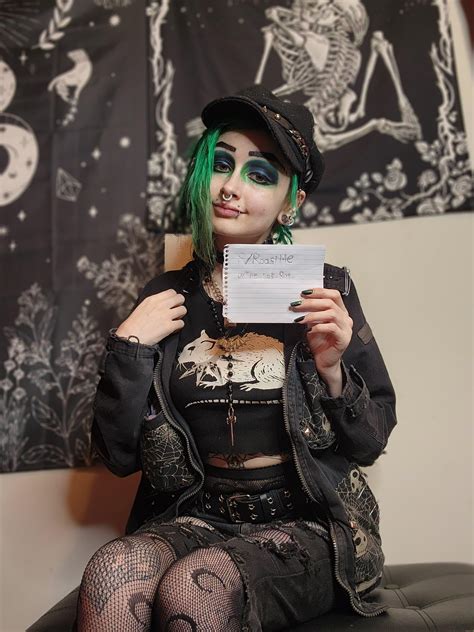 47 Best U The Lab Rat Images On Pholder Alternativefashion Reddit Laqueristas And Brochet