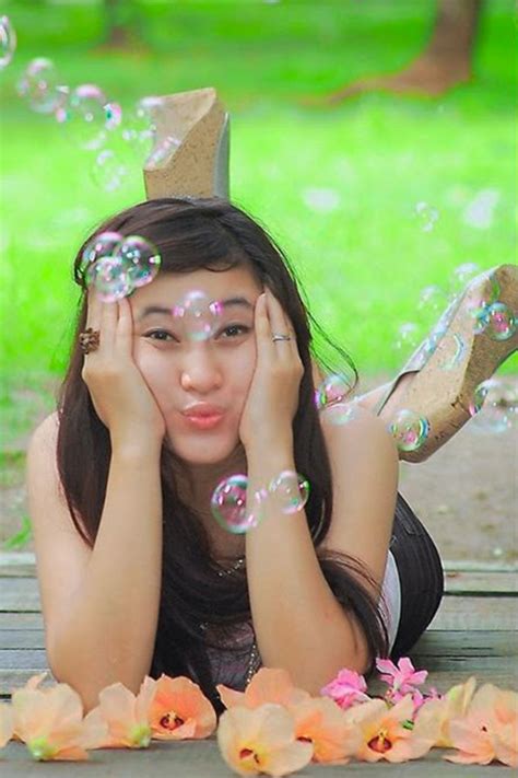 Hunting Foto Model Mahasiswi Cantik Dan Seksi Jakarta Viny Vinyl Dzargon