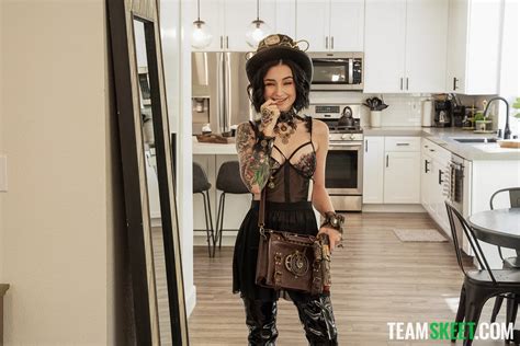 Steampunk Chick Stevie Moon Being Surprised With A Big Schlong 19 Photos