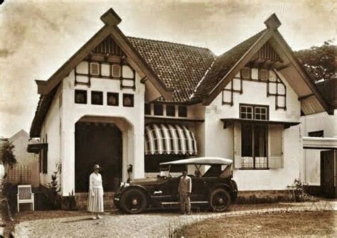 Anna Van Wely Josenhans Met Auto Voor Een Huis Te Soerabaja House