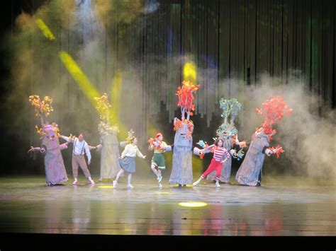 木偶剧《神奇的宝盒》展现裸眼3d视效 打开艺术之门