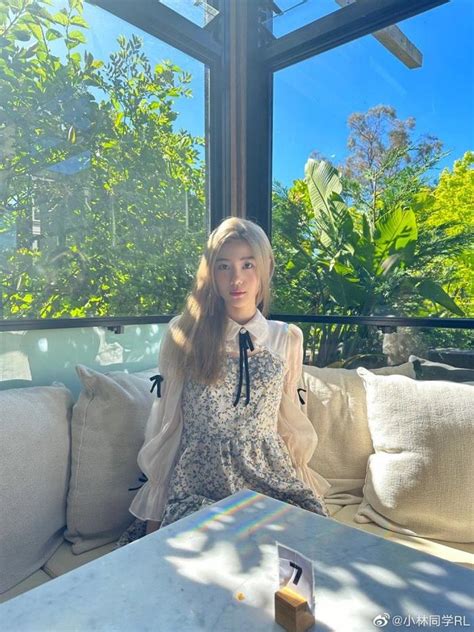 女网友直接 徐杰女友🍉并曝徐杰六月带99年妹子看演唱会 手机新浪网