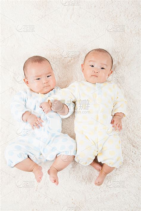 日本宝贝双胞胎
