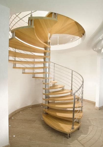 Okrugle Stepenice Polukružne Stepenice Ili Spiralne Stepenice