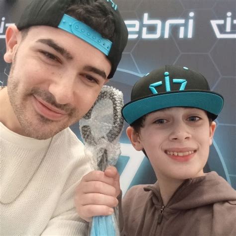 דניאל קריס הופמן תירשמו לערוץ Youtube