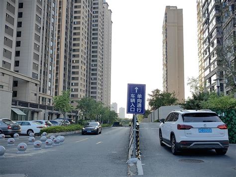 闹心路”变成 连心路” 龙湖春江郦城和旭辉城小区之间道路 换新颜” 闽南网