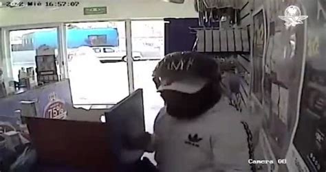 Dr Simi Bot Flees From Robbery And Goes Viral Videos Metatube