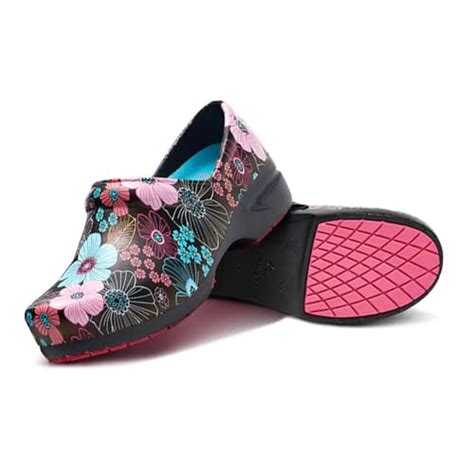 9 Best Nursing Clogs Of 2026