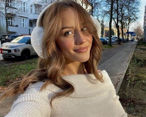 Picture Of Lisa Marielle