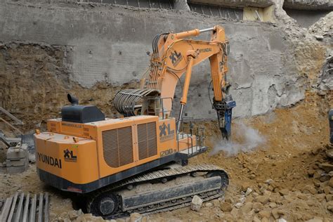 Europes First Hyundai R1200 9 Excavator Debuts In Luxembourg Global