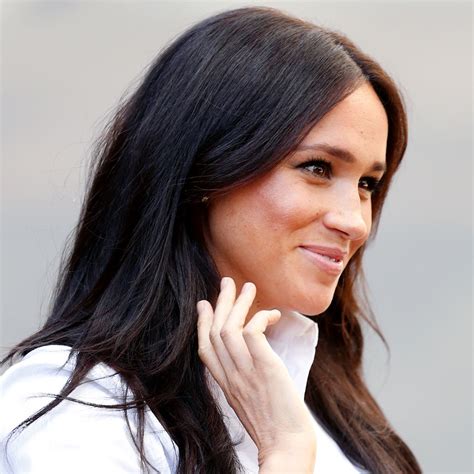 Meghan Markle Rocks Leg Lengthening Mini Shorts In Stunning Beach Photo