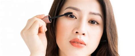 9 Tutorial Makeup Natural Untuk Pemula Agar Hasilnya Flawless Fokus