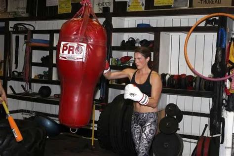 Amanda Righetti Scrolller