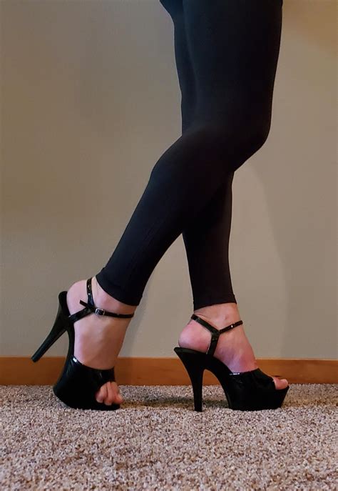 Love The Way These Leggins Fit R Guys W Girls Legscd