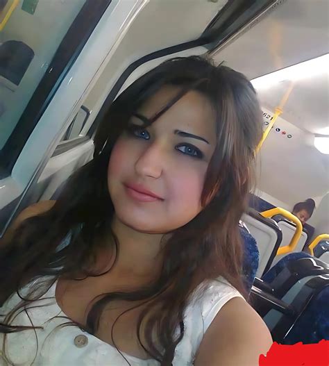 Manou Boukhmiss Medium