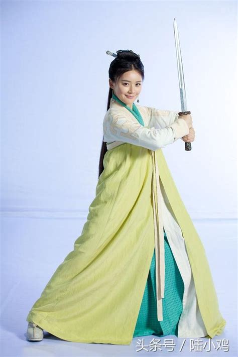 歷代任盈盈大拼比，許晴有點乖，袁詠儀驚艷，梁佩玲最經典 每日頭條