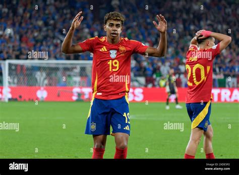 Lamine Yamal Aus Spanien Bei Der Uefa Euro 2024 Spanien Gegen Italien