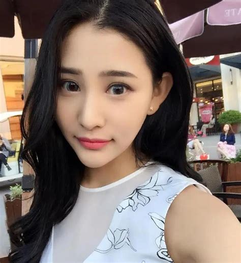 短剧演员许子吟，多次拍吻戏，被男友分手，表示拍吻戏很正常。