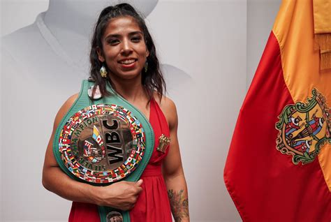 Sol Vargas Boxeadora Feminista Recibe La Presea Amalia Solórzano