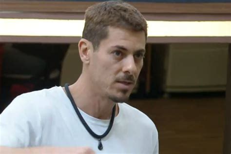 A Fazenda Sacha Reclama Que Produção Não Lava Suas Cuecas E Recebe