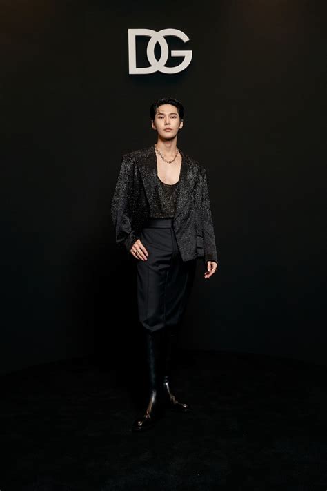 돌체앤가바나 ‘턱시도 입은 문가영 패션서울