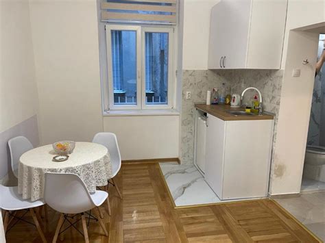 Cara Uroša Βελιγράδι ενημερωμένες τιμές για το 2026