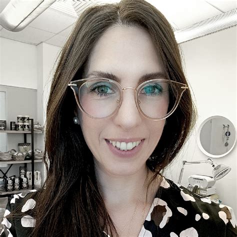 ובגדול כשאנחנו בסטרס מתמשך רמות הקורטיזול בגוף גבוהות ואנחנו חווים הפרעה בסידור של כל ההורמונים