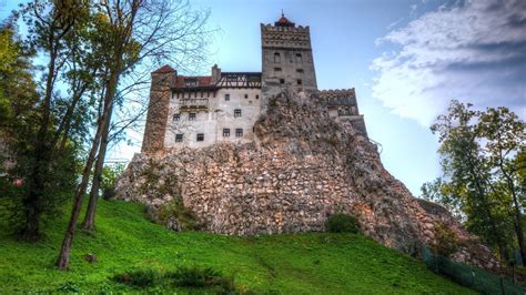 Bran Castle Majesty 4k Ultra Hd Transylvania Fortress Wallpaper