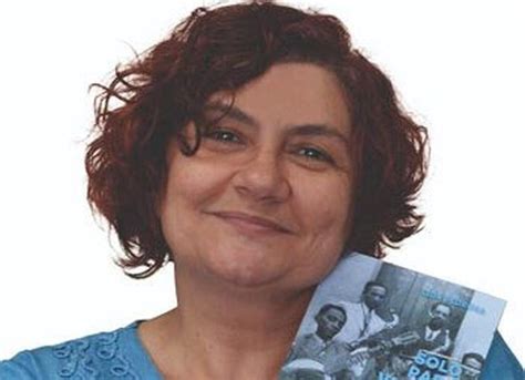 Conheça Cida Pedrosa A Feminista Que Arrasou No Prêmio Jabuti