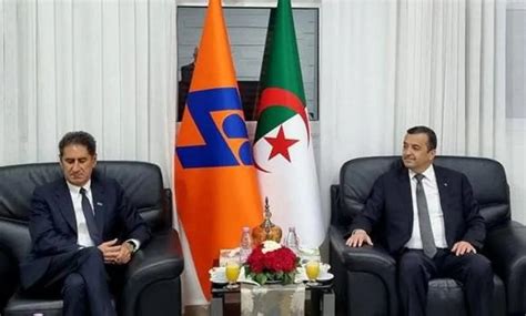 Cezayir Ilk Güneş Enerjisi Santrali Projesinin Açılışını Duyurdu