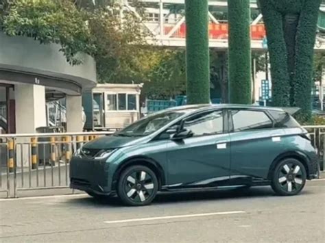比亚迪全新代步小车，造型小巧新颖，续航达400km，或明年上市 新浪汽车