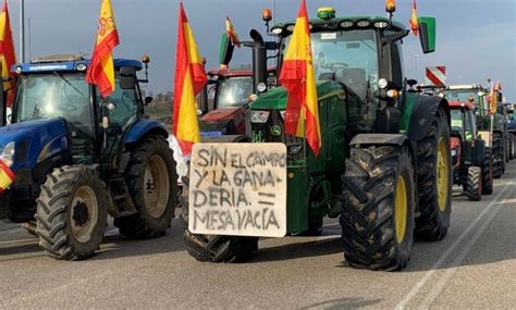 Fermierii Spanioli Au Blocat Supermarketurile Din Cauza Faptului Că Produsele Din Import Nu